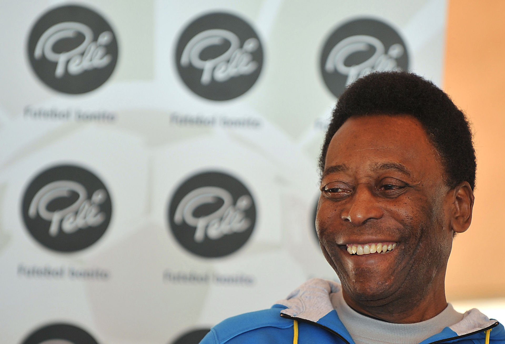Pelé apresenta melhora, mas está na UTI, diz hospital