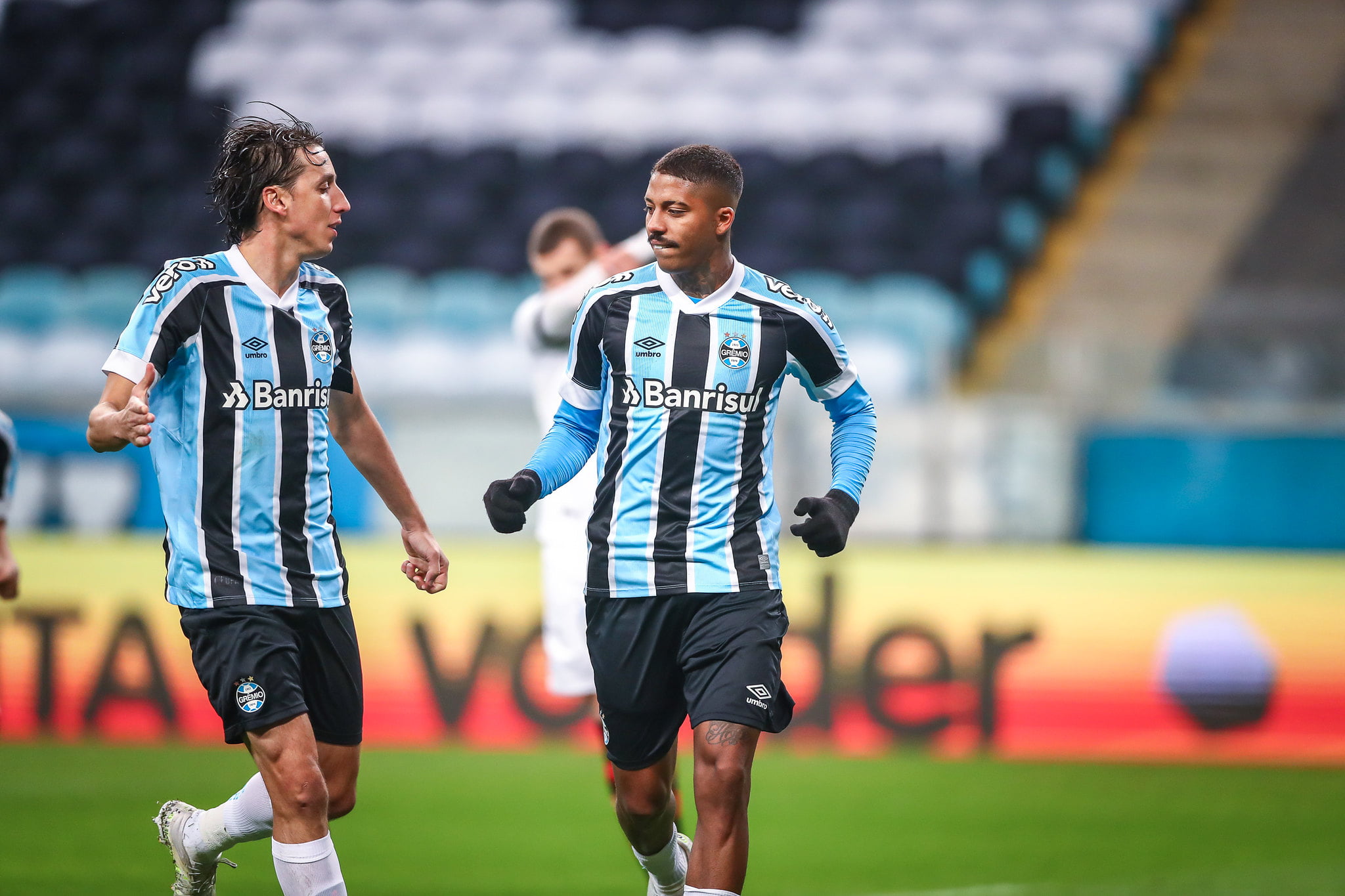 Grêmio faz o básico, supera o vence Vitória e avança às quartas da Copa ...