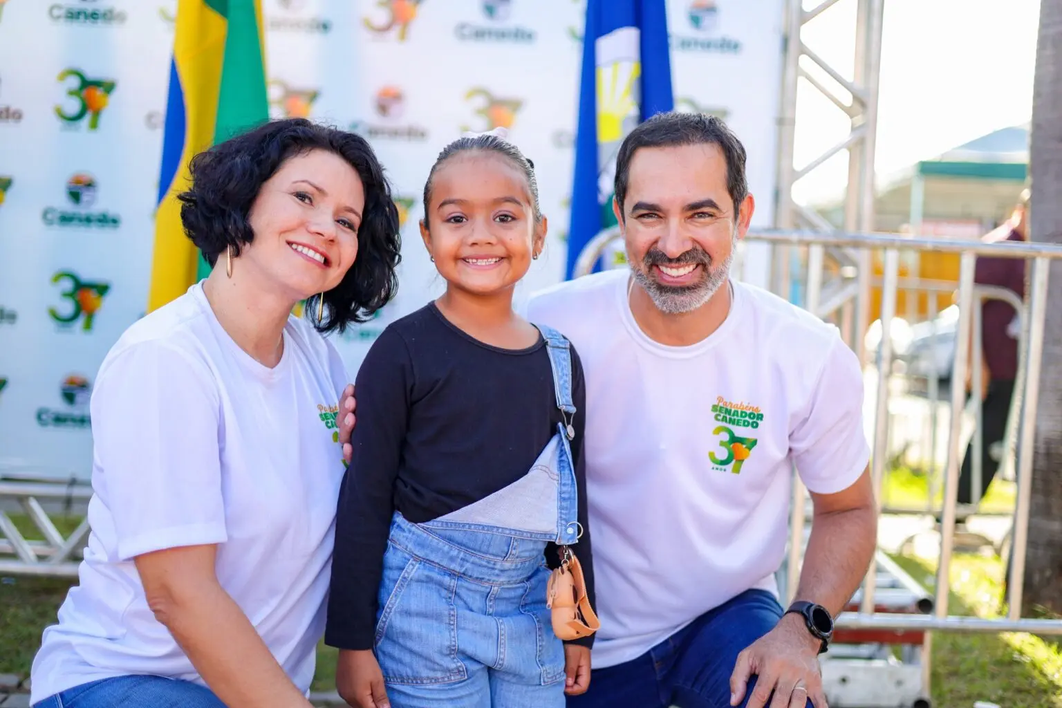 Mais de 2,5 mil pessoas participam de desfile que celebra os 37 anos de ...
