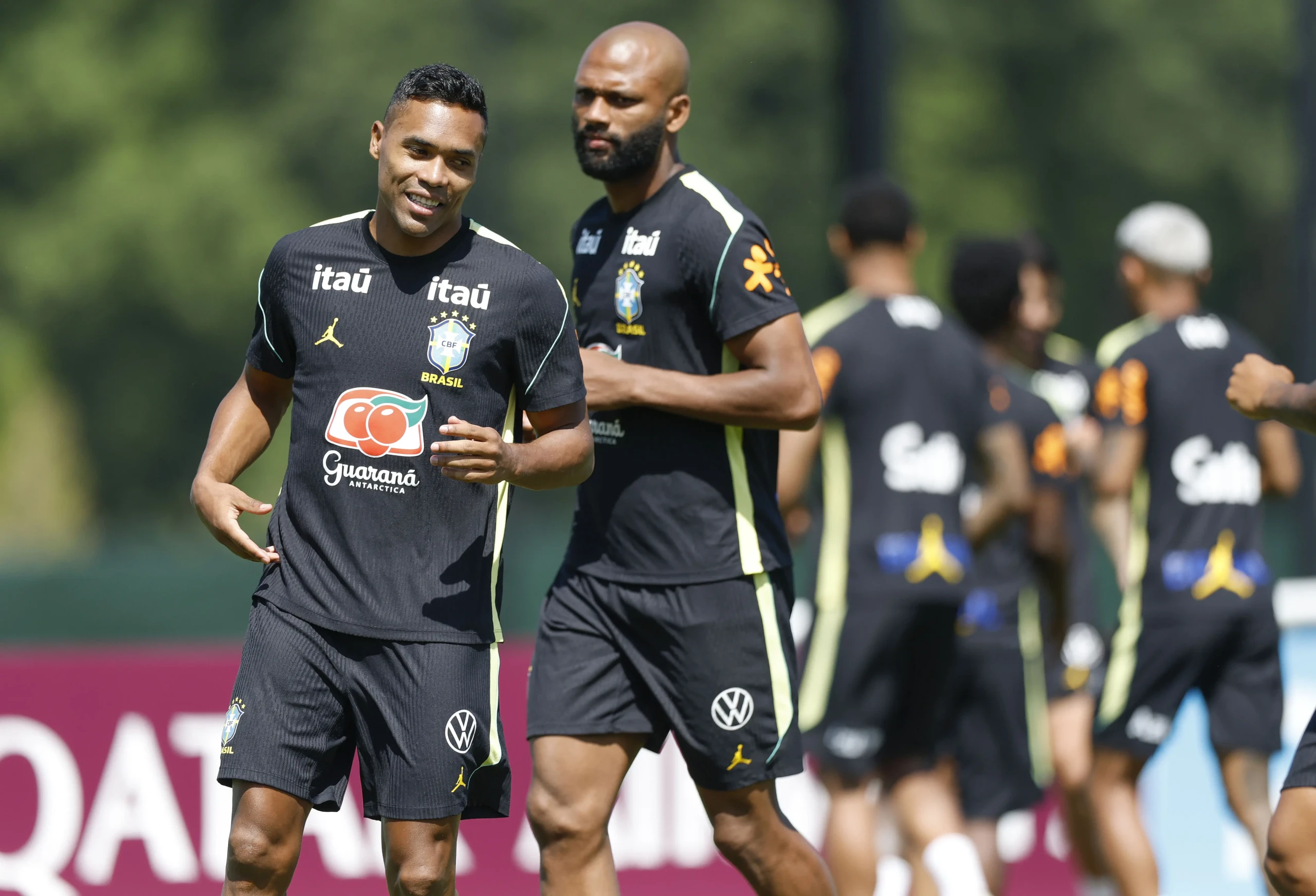 Carlo Ancelotti indica Danilo e Alex Sandro como titulares na estreia ...