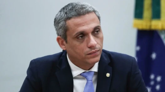 Gustavo Gayer apresenta melhora após internação por obstrução ...